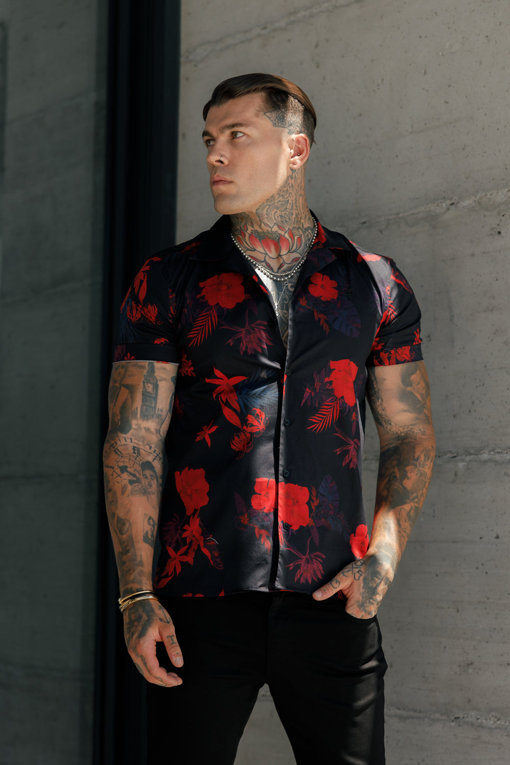 Hawaiian Boxy Black / Red Floral Print Stretch with Revere Collar Shor